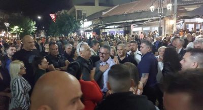 Ο Σταμάτης Τσιακίρης «χάθηκε» στις αγκαλιές των ψηφοφόρων του | Νέα της ...